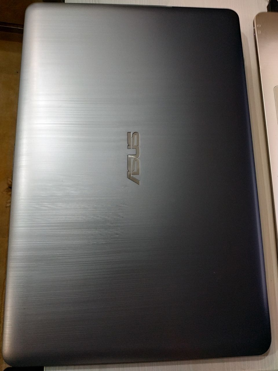 Asus VivoBook Max X541N. Pentium N4200 4 nuclee. 4 GB RAM 1000 GB.