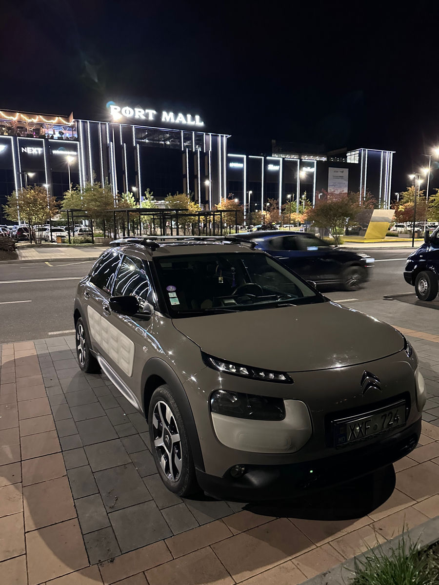 Citroen C4 Cactus an. 2014 cu rulaj 155000 km, Benzină, 8000