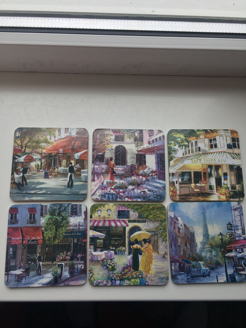 Accesorii originale cu imagini diferite de pus sub pahare, căni etc, am doar aceste 6 bucăți din poz