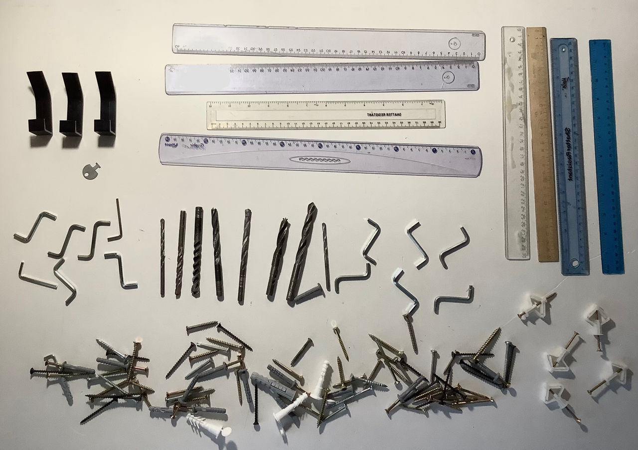 300 lucruri vechi - boxe, cabluri, încărcătoare, un telefon, scule de ...