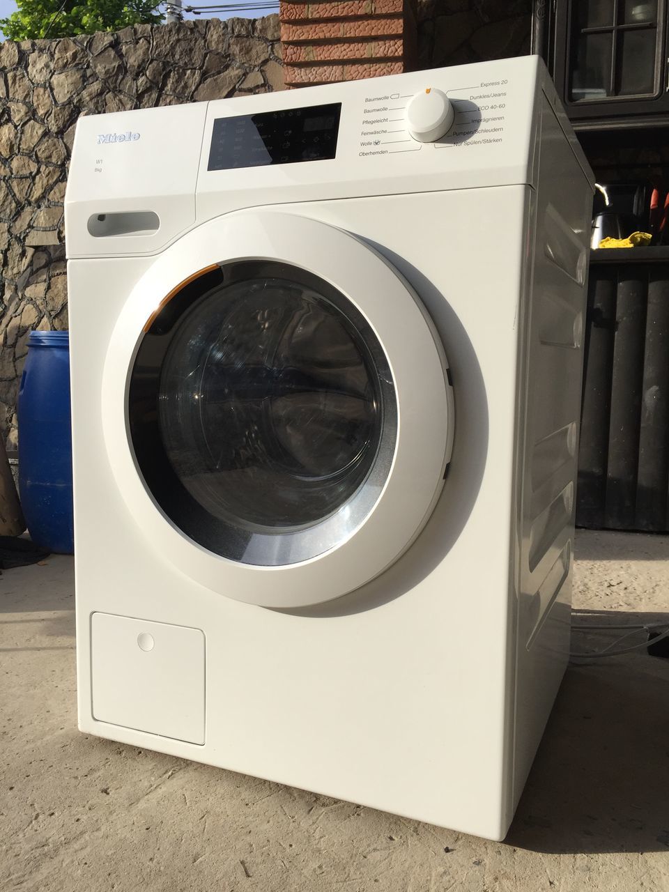 Стиральная машина Miele W1 на 8 кг, в идеальном состоянии