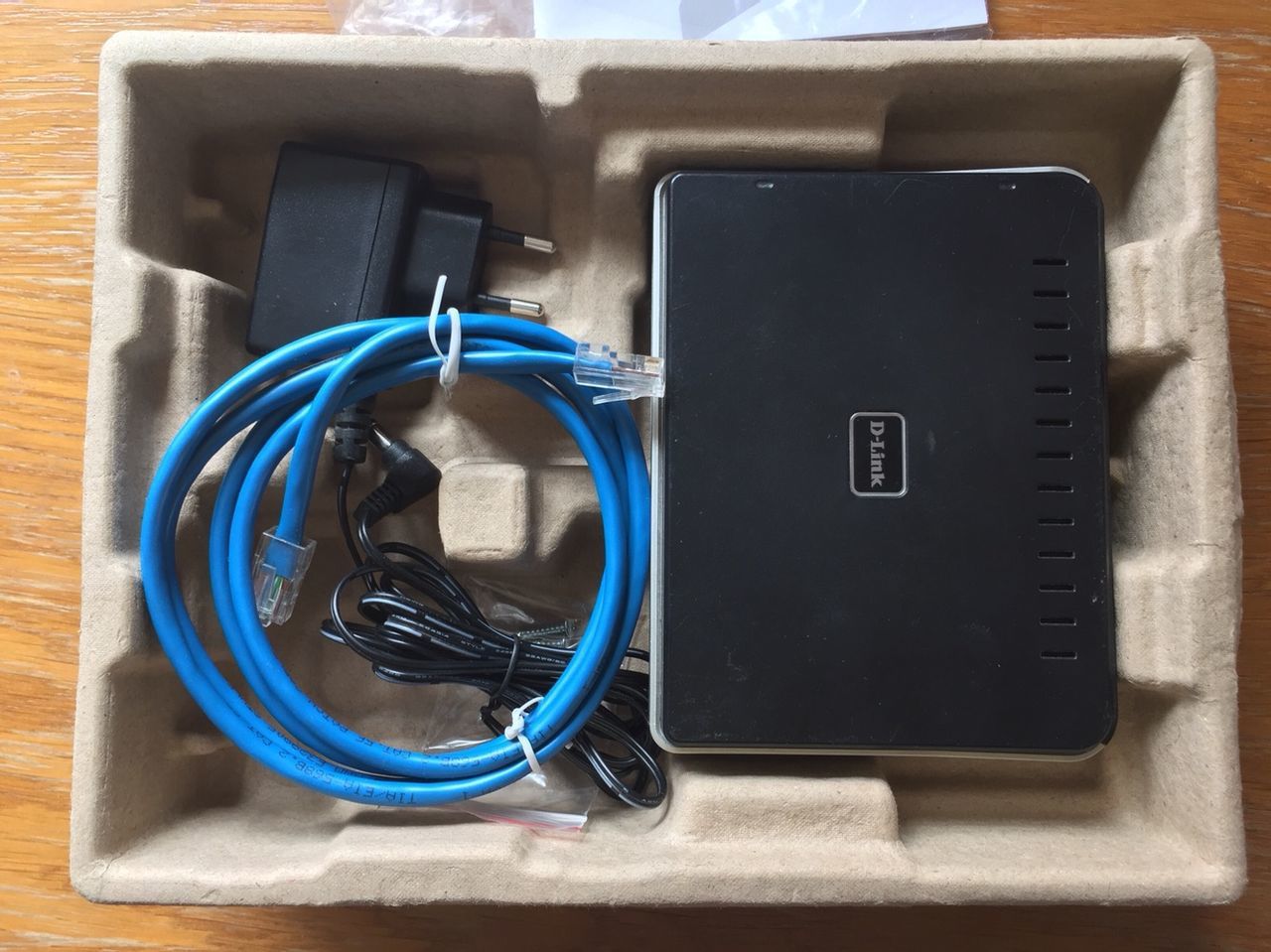 Router LAN D-Link DIR-100