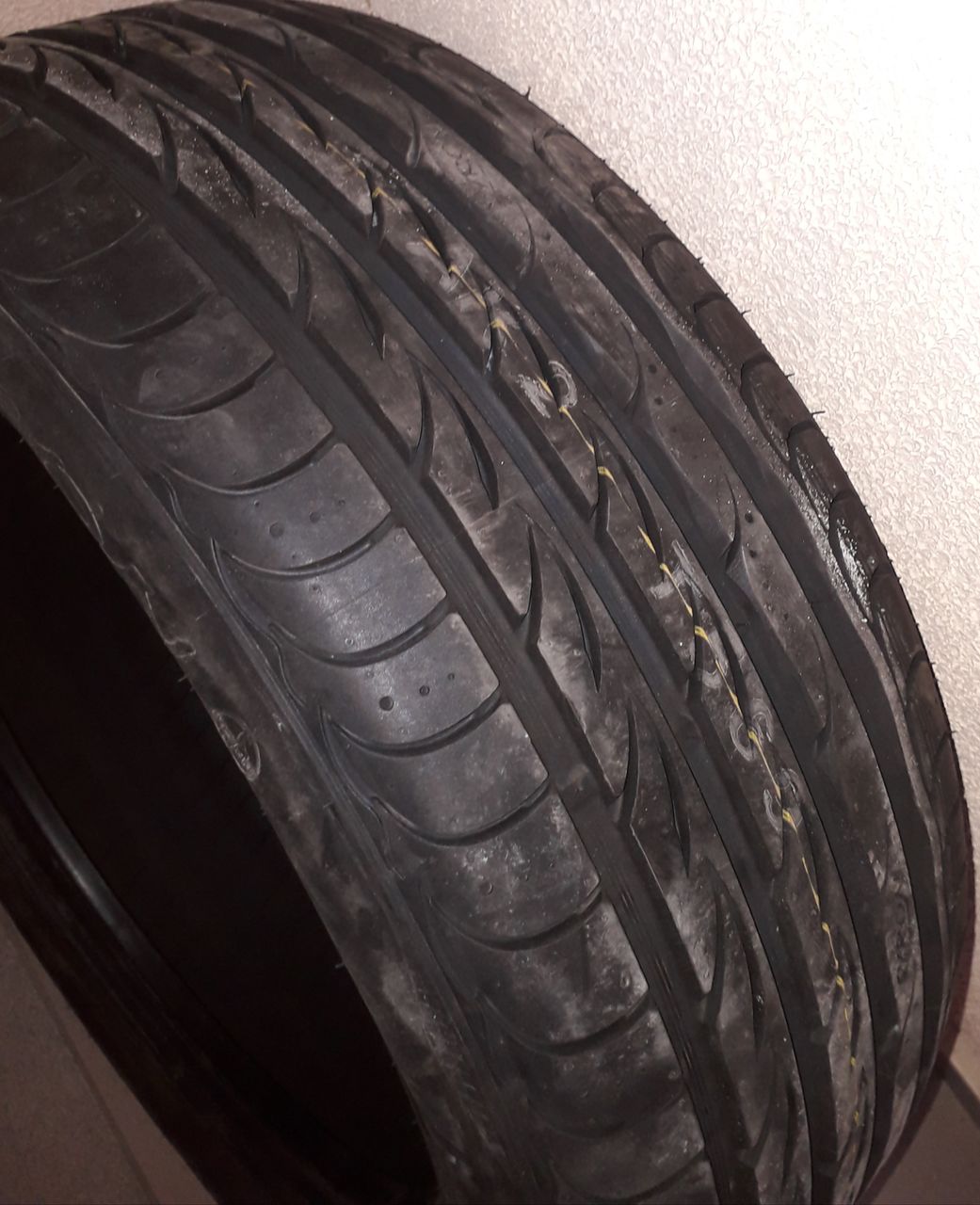 Pneuri 205/55 R16 roțile sunt noi nu au fost folosite , sunt aduse din ...