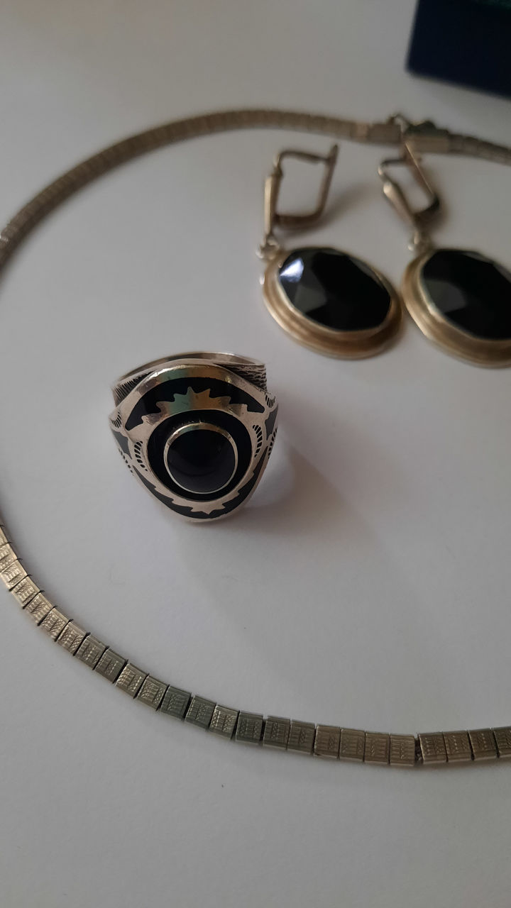 Серебряные изделия.