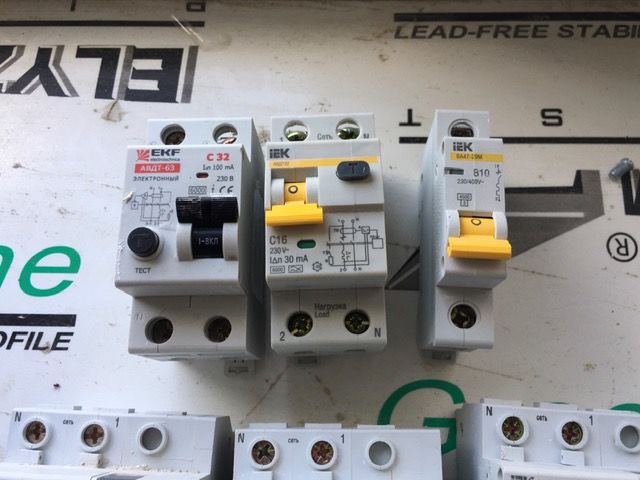 Panou electric plastic pu sigurante( automate) nou