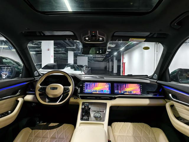 Geely Monjaro an. 2024 cu rulaj 12000 km, Benzină, 22900