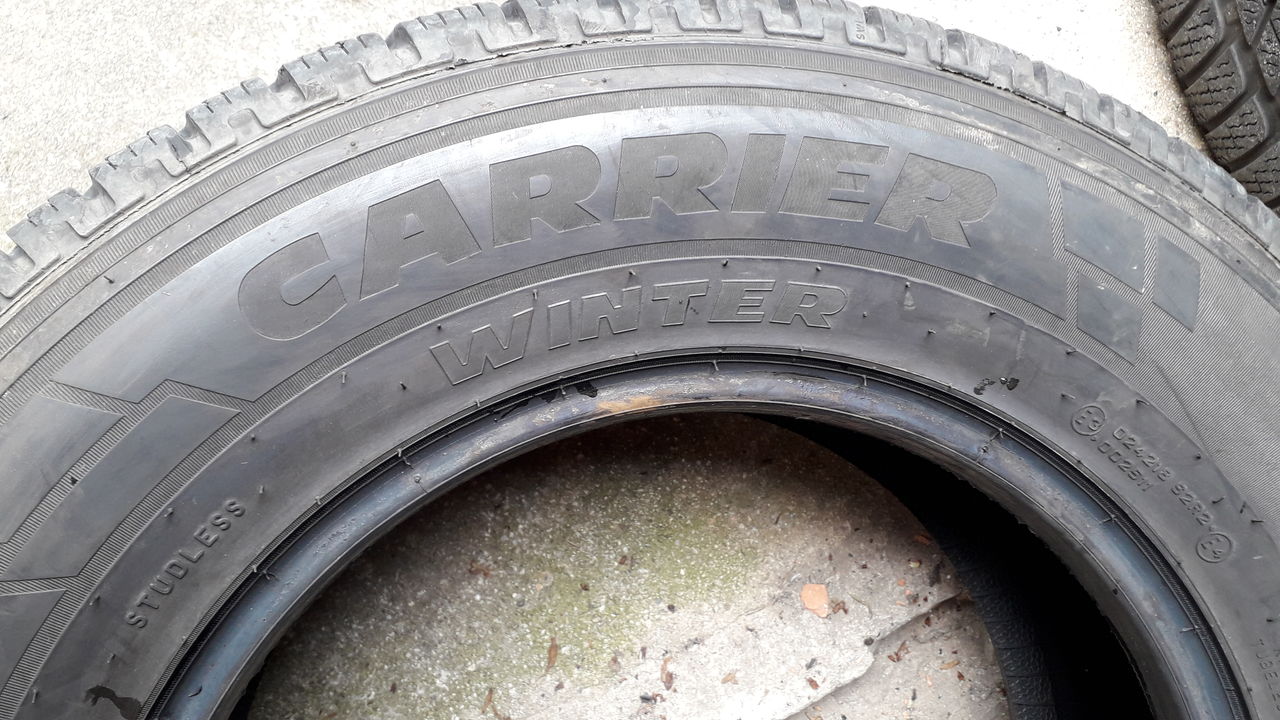 215 70 R15C 4 cauciucuri Pirelli