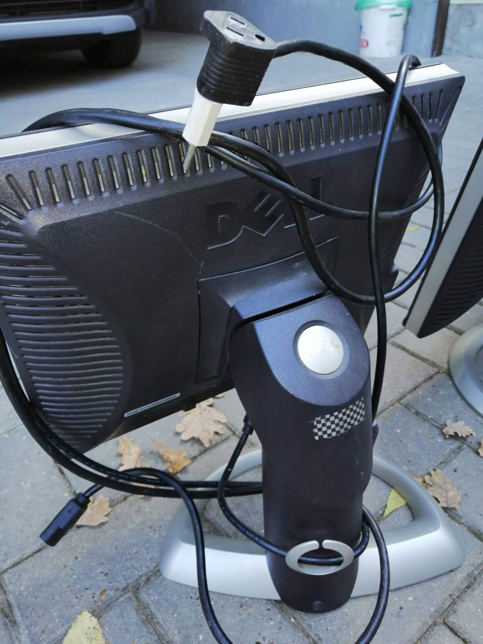 Monitoare Dell 200 lei ambele