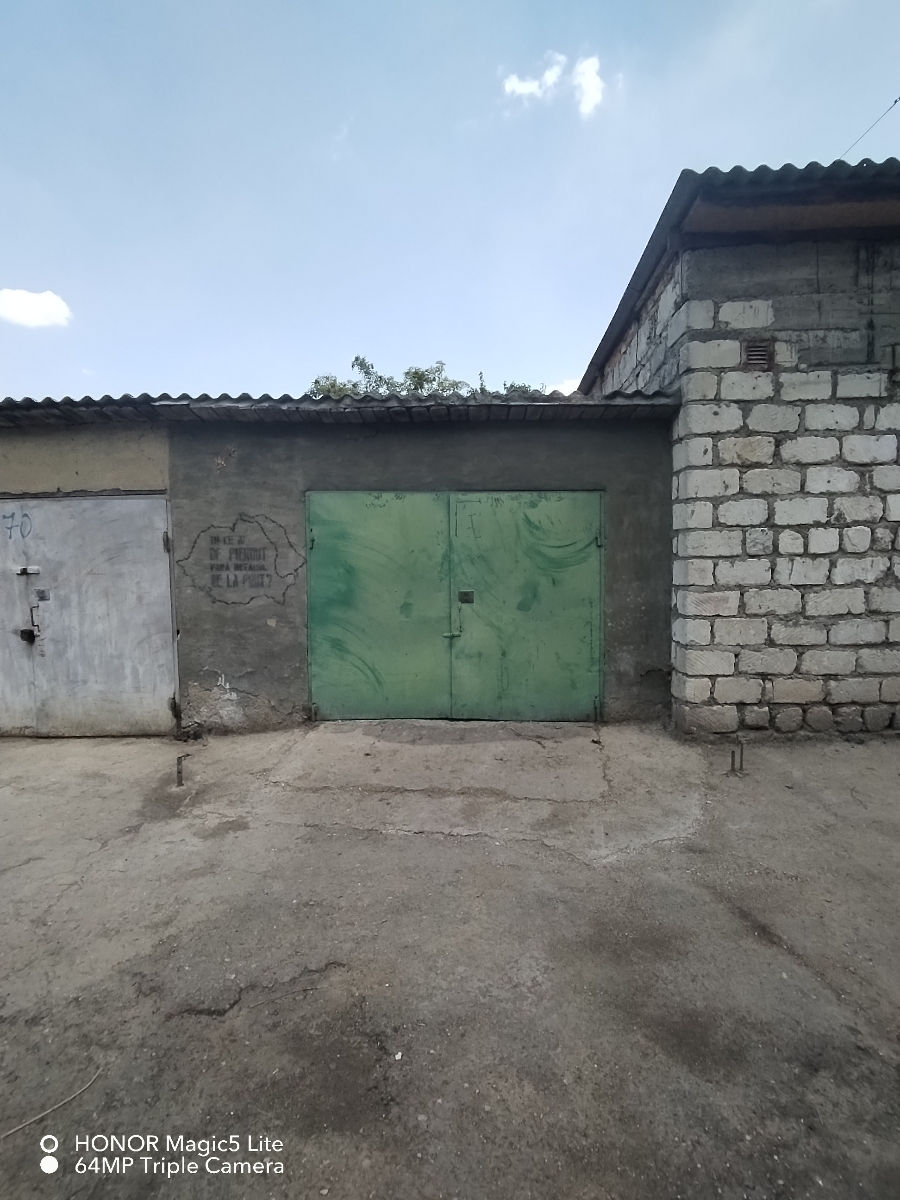 Garajul + beci.Edineț