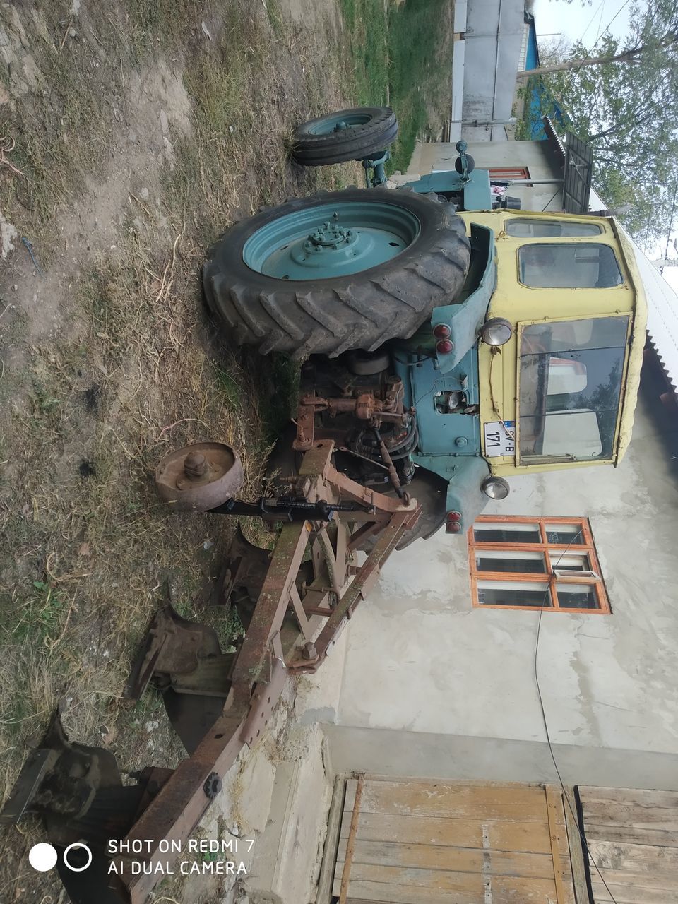 Se Vinde iumz 6 .cu tot cu agregate .actele in regula ,tractorul in stare de lucru