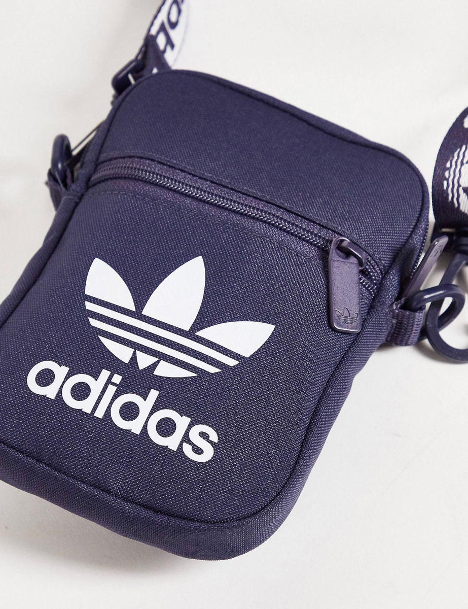 Geantă de corp adidas Originals adicolor cu marcă curea în shadow bleumarin