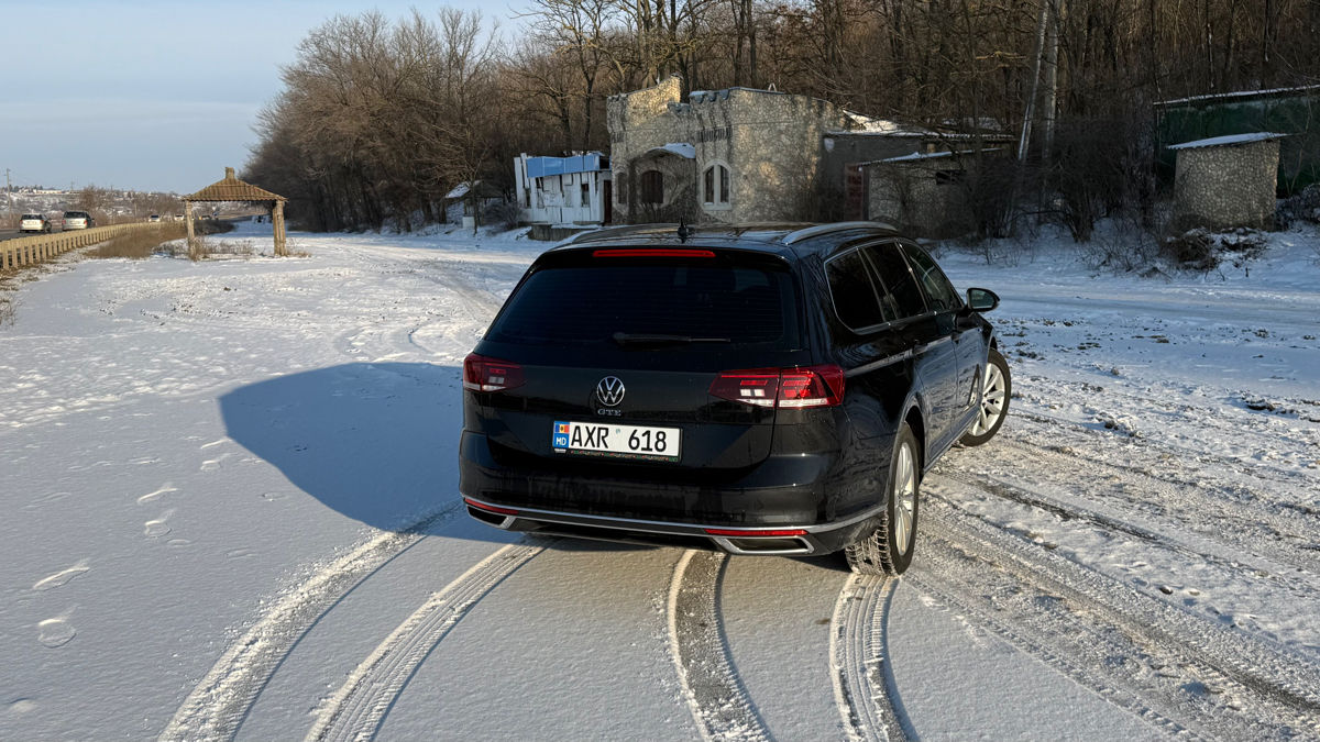 Volkswagen Passat an. 2022 cu rulaj 186000 km, Plug-in Hybrid (benzină ...