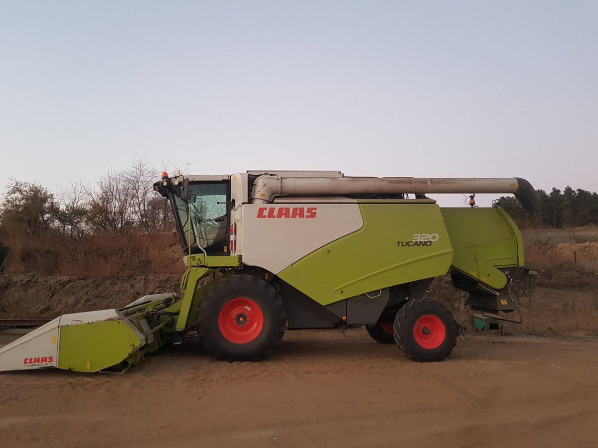 Vind combina Claas Tucano 320 anul 2016