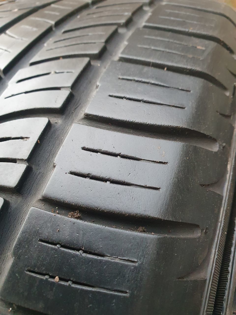 235/60/ R17- Pirelli.