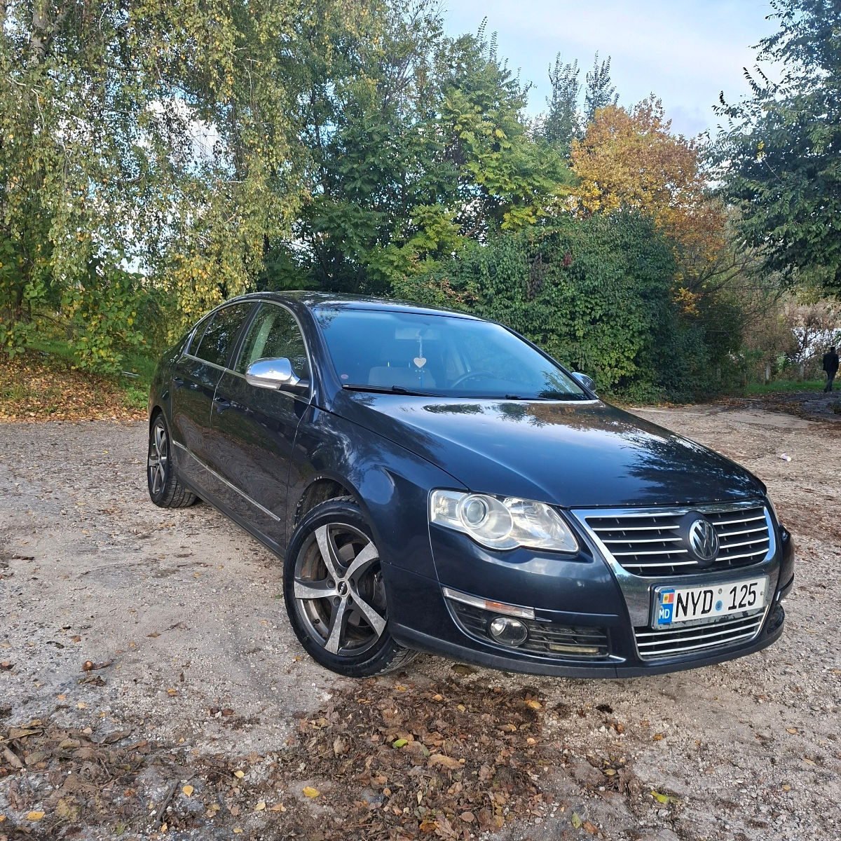 Volkswagen Passat an. 2006 cu rulaj 290000 km, Benzină, 4299