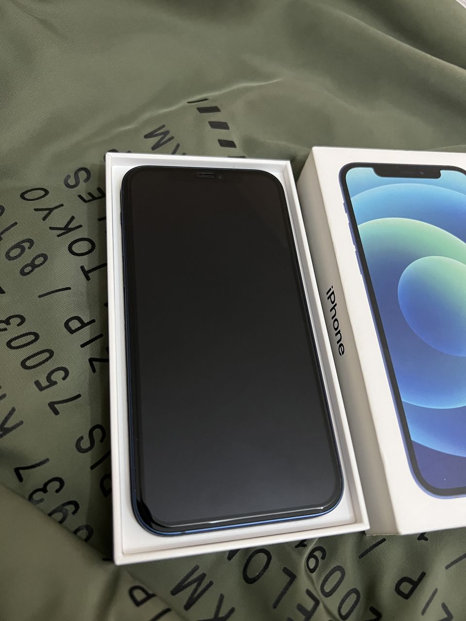 Se vinde iPhone 12, 64 Gb albastru