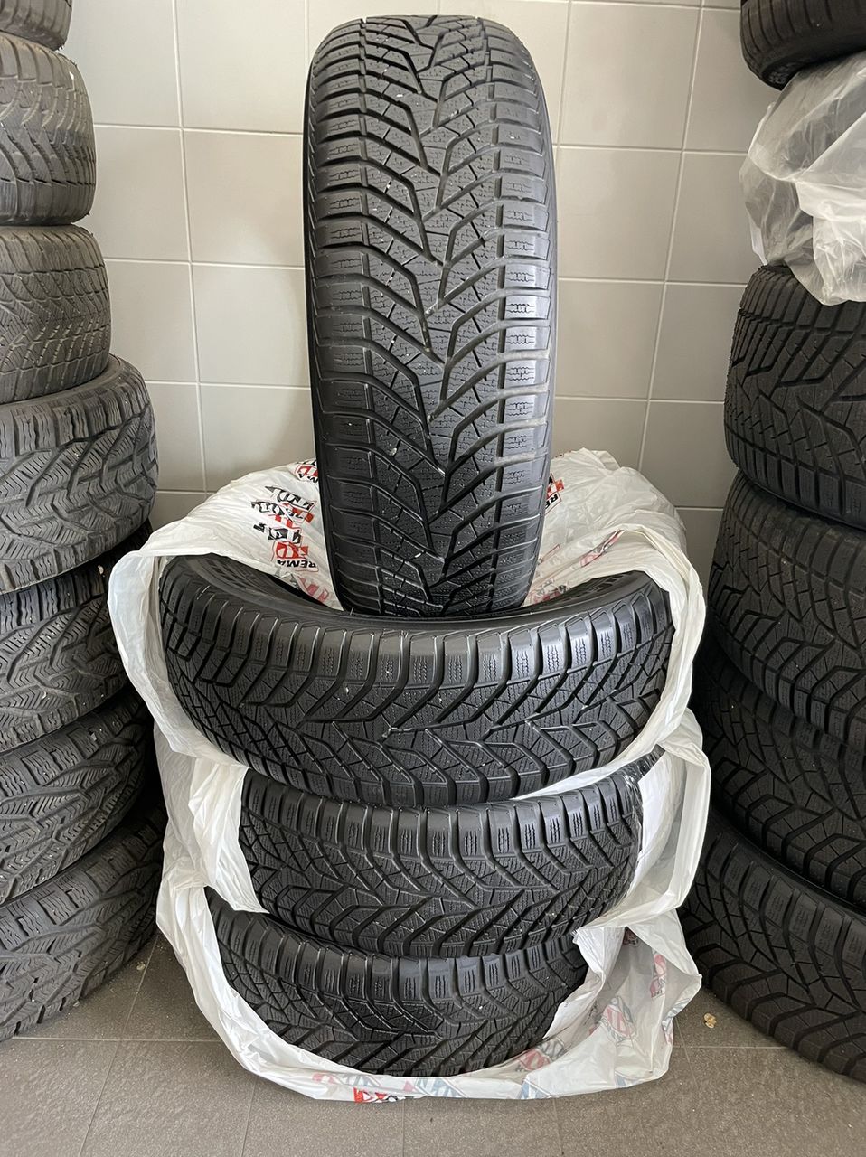 Yokohama BluEarth Winter V905 235/55 R19 101V