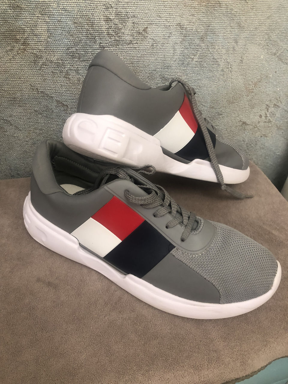 Кроссовки Tommy Hilfiger 44-45 размер