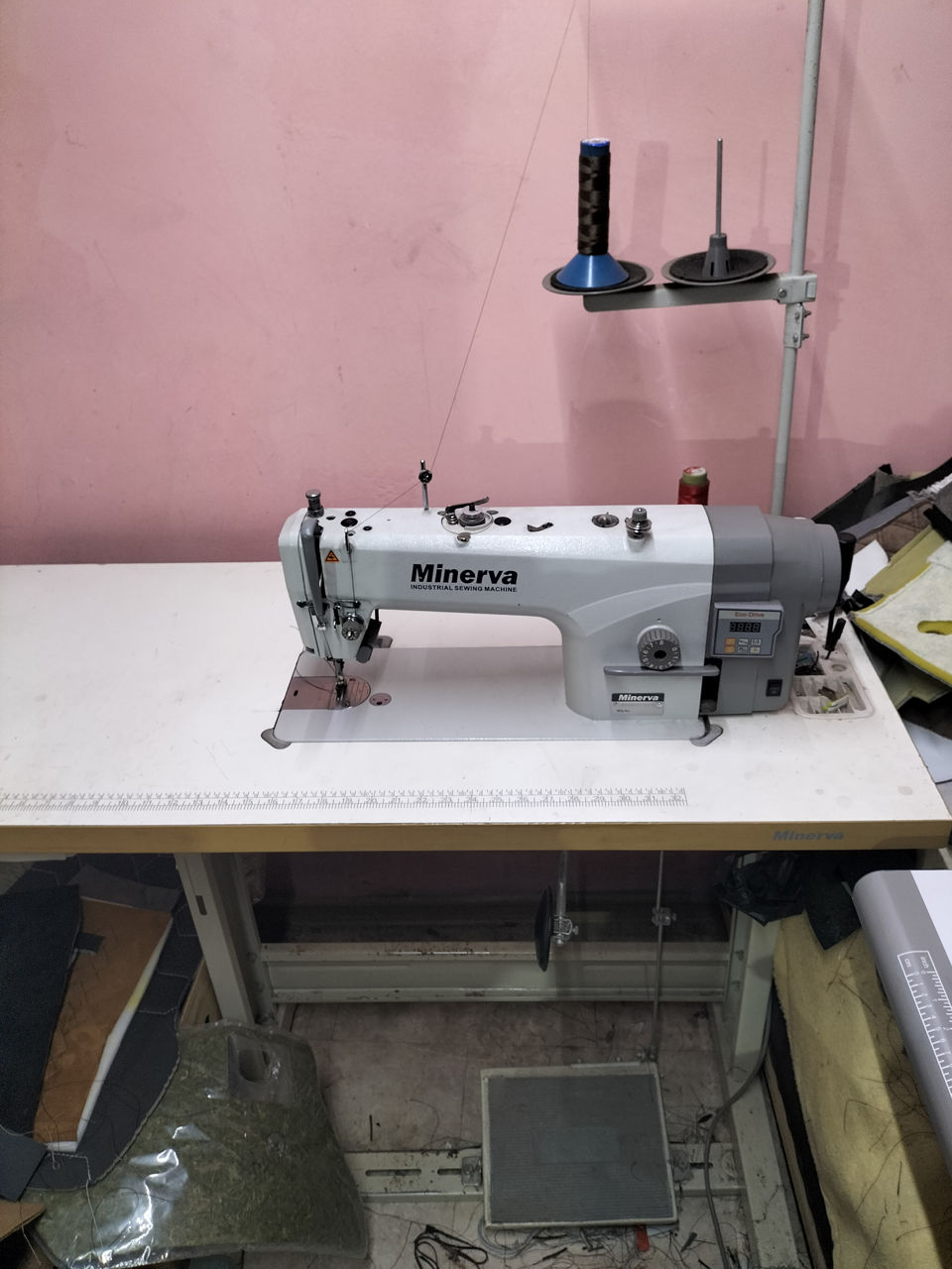 Masina de cusut profesionala