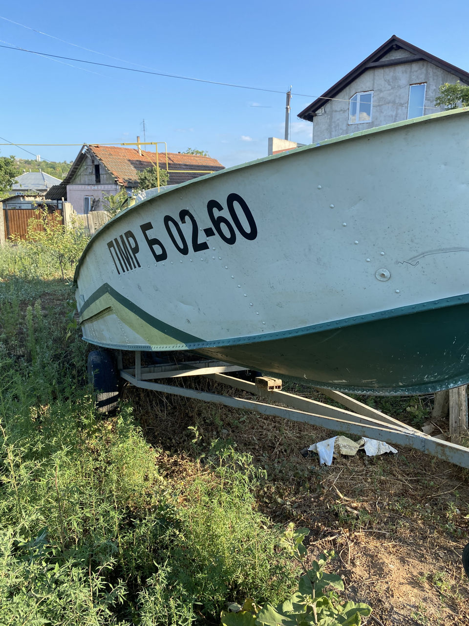 Vind barca de aliuminiu in stare buna, pentru vinatoare e taman ce trebuie