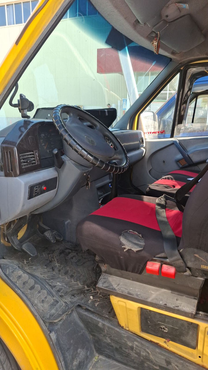 Mercedes 412 an. 1999 cu rulaj, Diesel, 3900