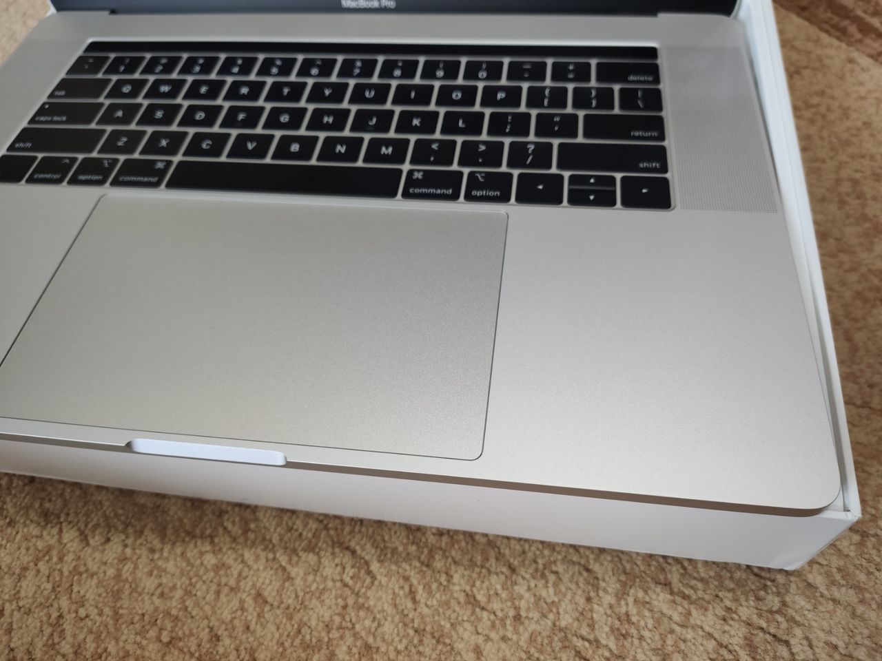 Apple 15.4" Macbook Pro - i9 16GB 512GB - Silver 2019 - New