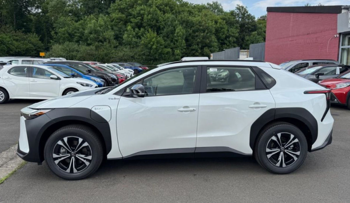 5x114.3 R18 Toyota cu anvelope 235/60 R18