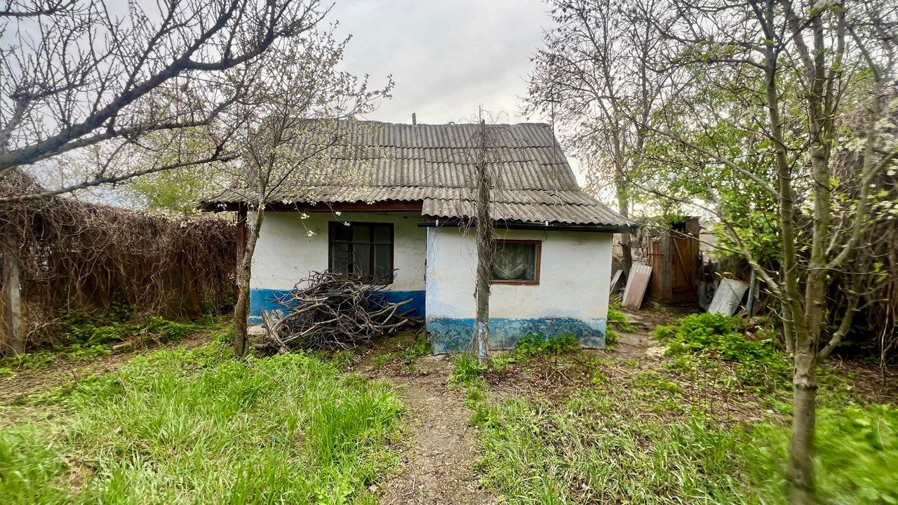 Căsuță la Poșta Veche cu teren de 3 ari.
