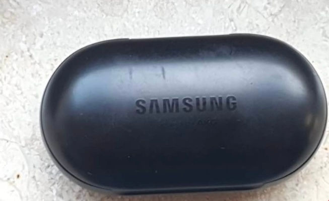 Samsung galaxy buds (sound by akg)