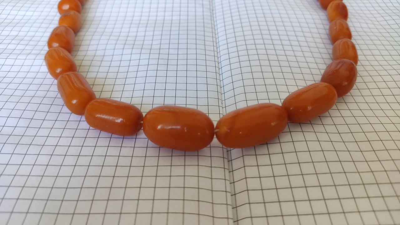 Продам янтарные бусы