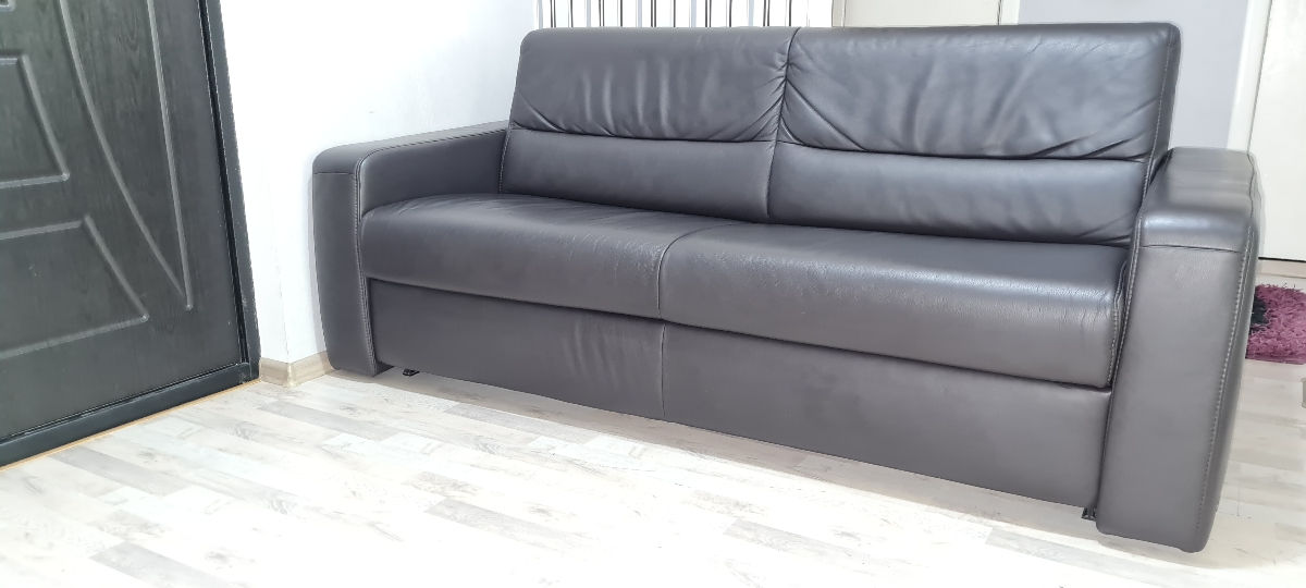 Canapea transformer de piele naturala cu functie de dormit