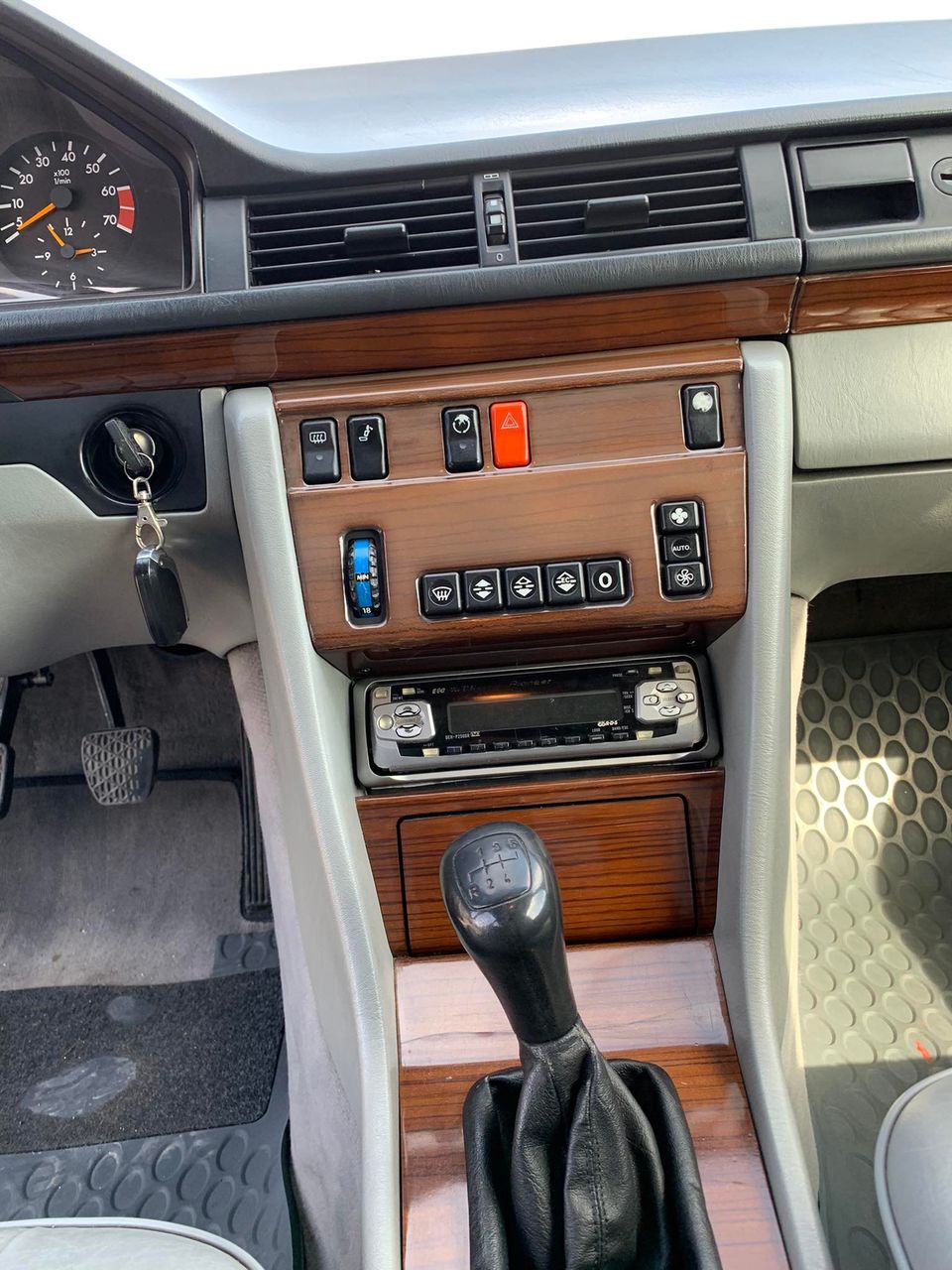 Mercedes Series (W124)