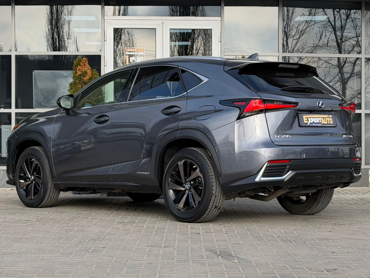 Lexus NX Series 2021 г. с пробегом 95000 км, Гибрид, 29950
