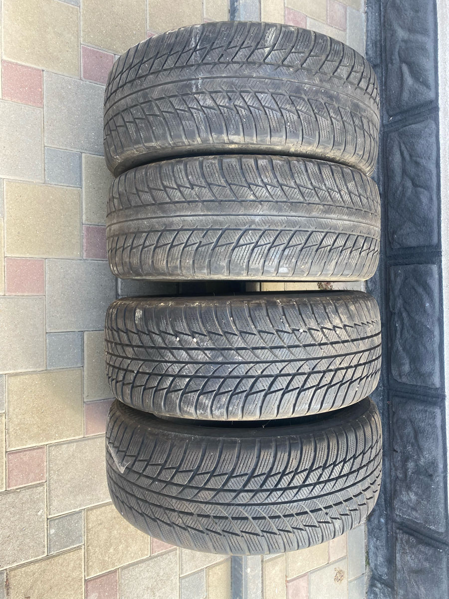 Bridgestone 225/50 R18 iarna 4 anvelope