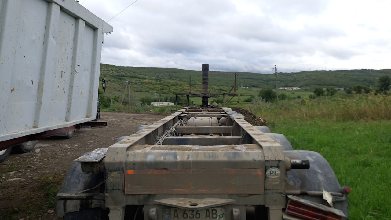 Semiremorca basculanta