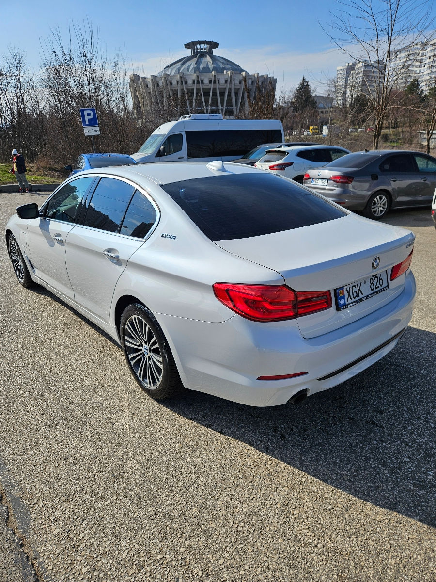 BMW 5 Series 2018 г. с пробегом 91000 км, Плагин-гибрид (бензин), 21000
