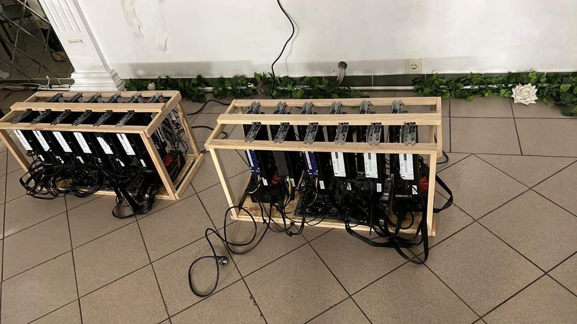 Mining rig (14 bucati RX580 8GB)toate saphire nitro