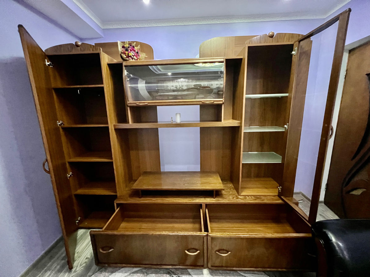 Dulap din lemn cu Led