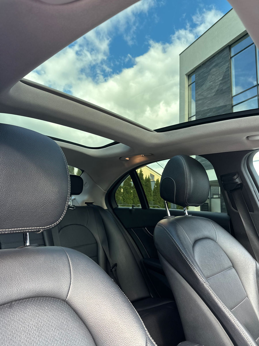 Mercedes C-Class an. 2015 cu rulaj 220000 km, Benzină, 15999