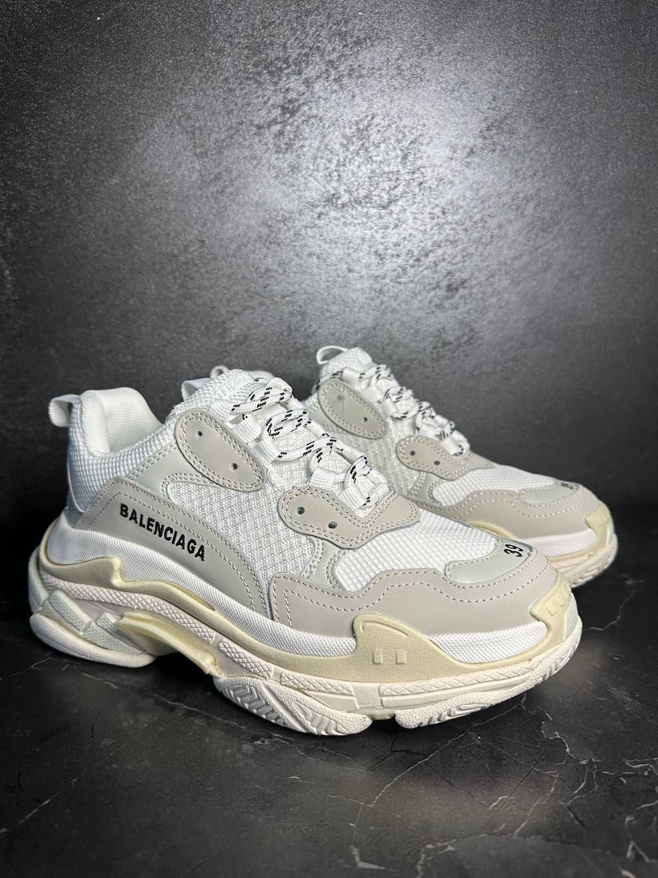 Balenciaga Triple S În stoc