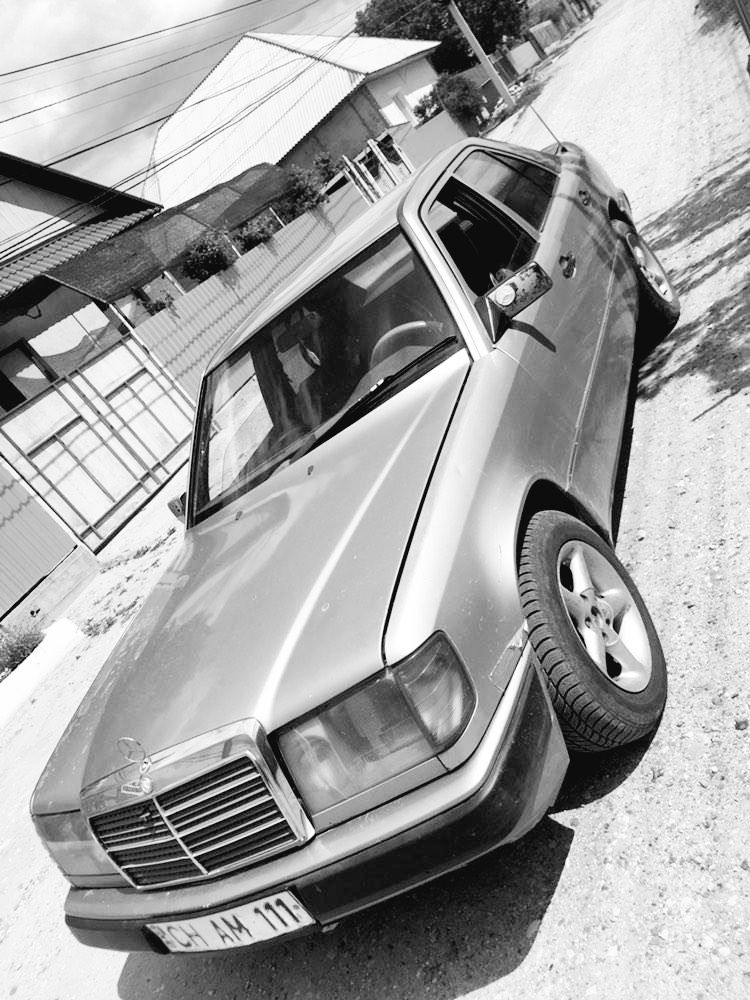 Mercedes Series (W124)