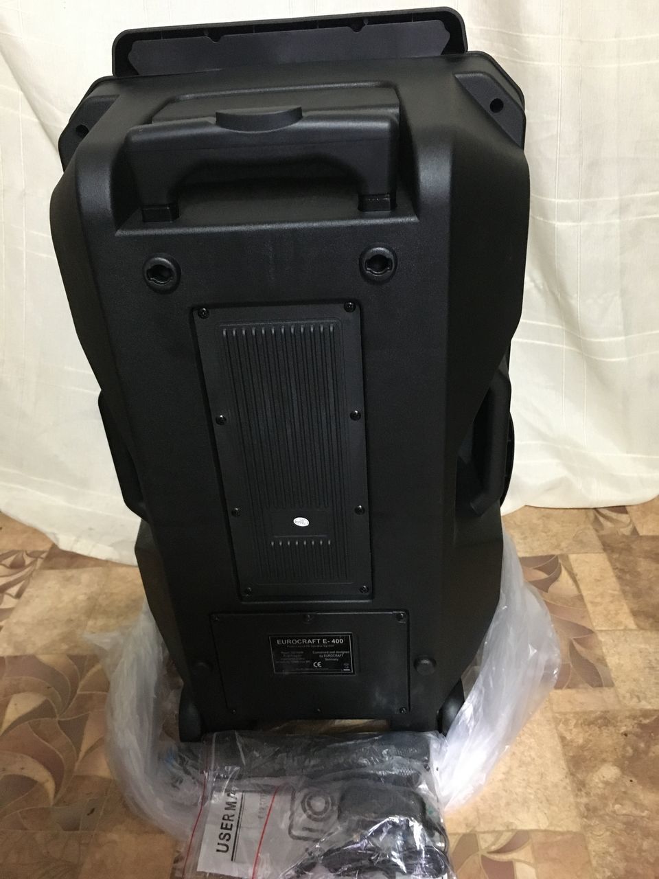 Boxa cu acumulator ,Bluetooth, Microfon Flashca ,Aux , equalizer ,Mp3 ...