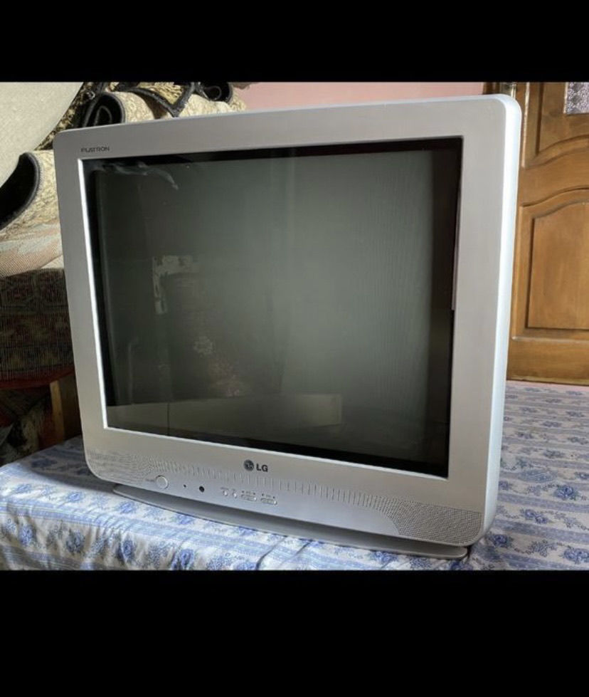 Televizor LG 200 lei