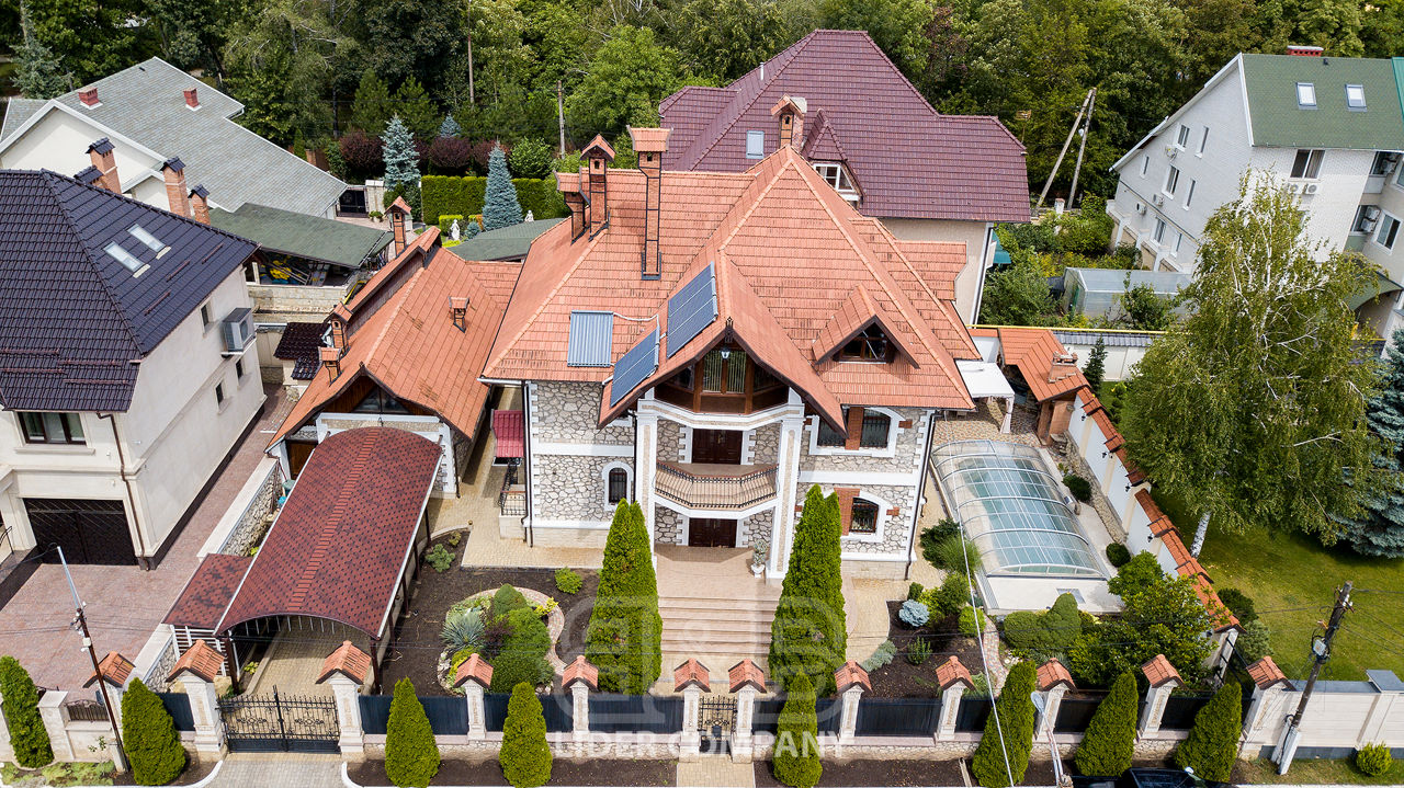 Exlusiv Casă În Sectorul Botanica 3 Nivele 450 Mp +teren 8 Ari Zonă De ...