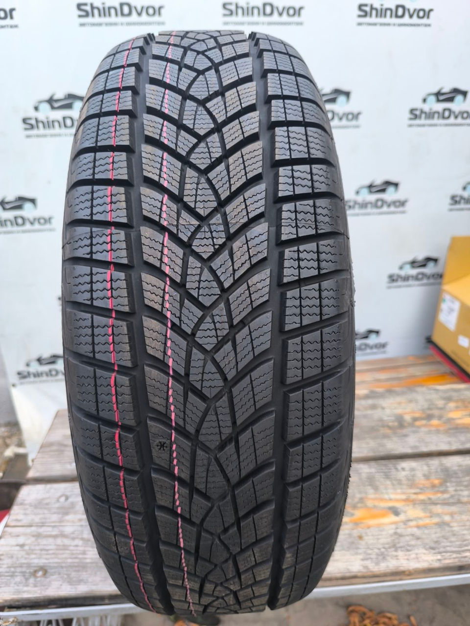 Anvelope iarna Goodyear 195/55 R20 - 3300 lei