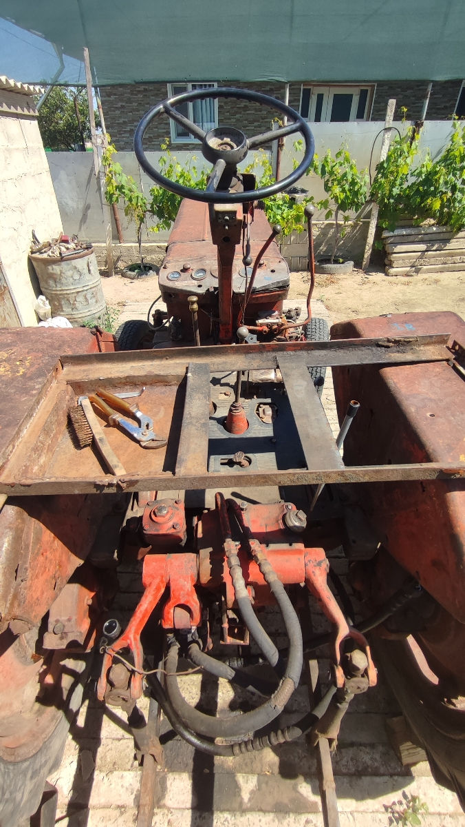 Se vinde tractor T25