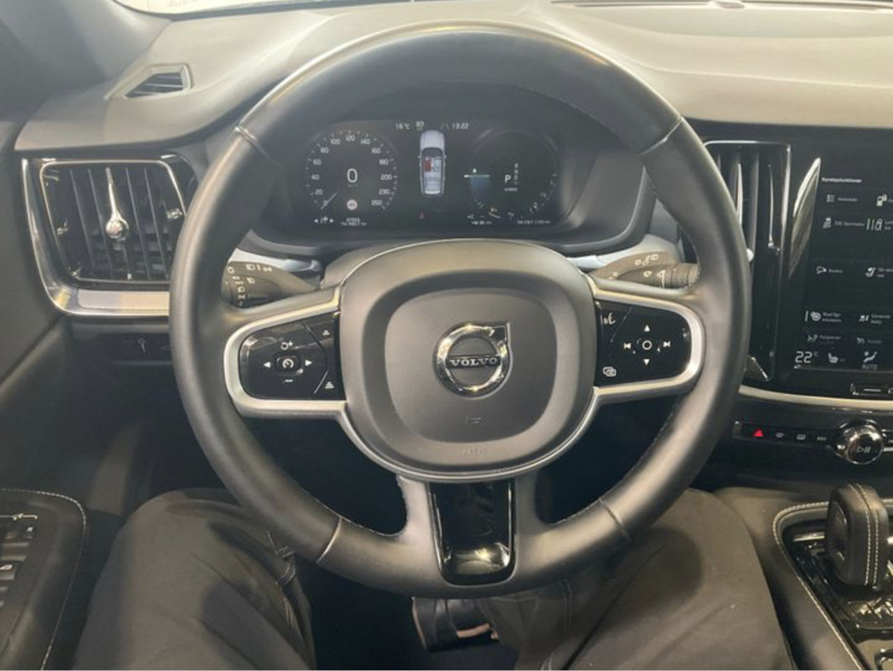 Volvo V60 2021 г. с пробегом 87856 км, Плагин-гибрид (бензин), 23450