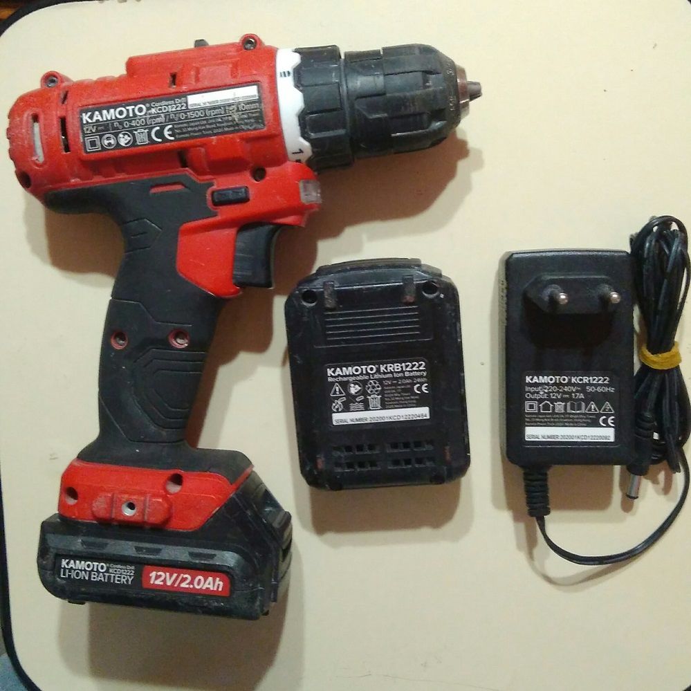 Большая болгарка 230 mm Makita GA9050 за 1.500 лей и шуруповерт за 900 лей
