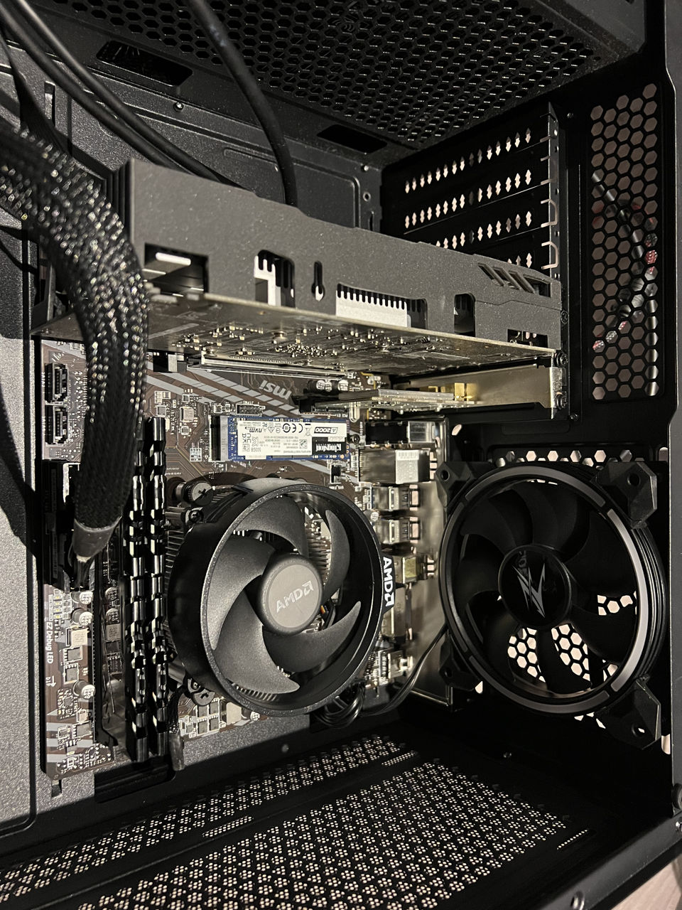 Продам свежий компьютер (AMD Rizen 5, 32 RAM, SSD 500, WiFi)