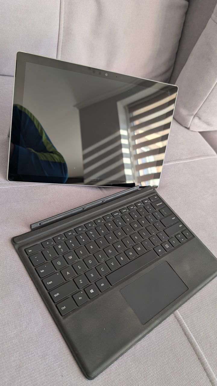 Microsoft Surface Pro 1796 12.3" i5 2.60GHz | 8GB RAM, 256GB SSD